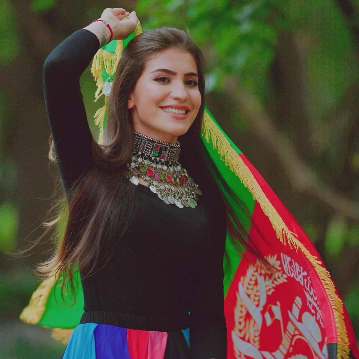 Beautiful Social Media Influencer 2021 on IG Ayeda Shadab Showing ...